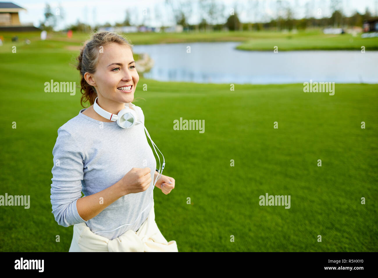Jogging grass hi-res stock photography and images - Alamy
