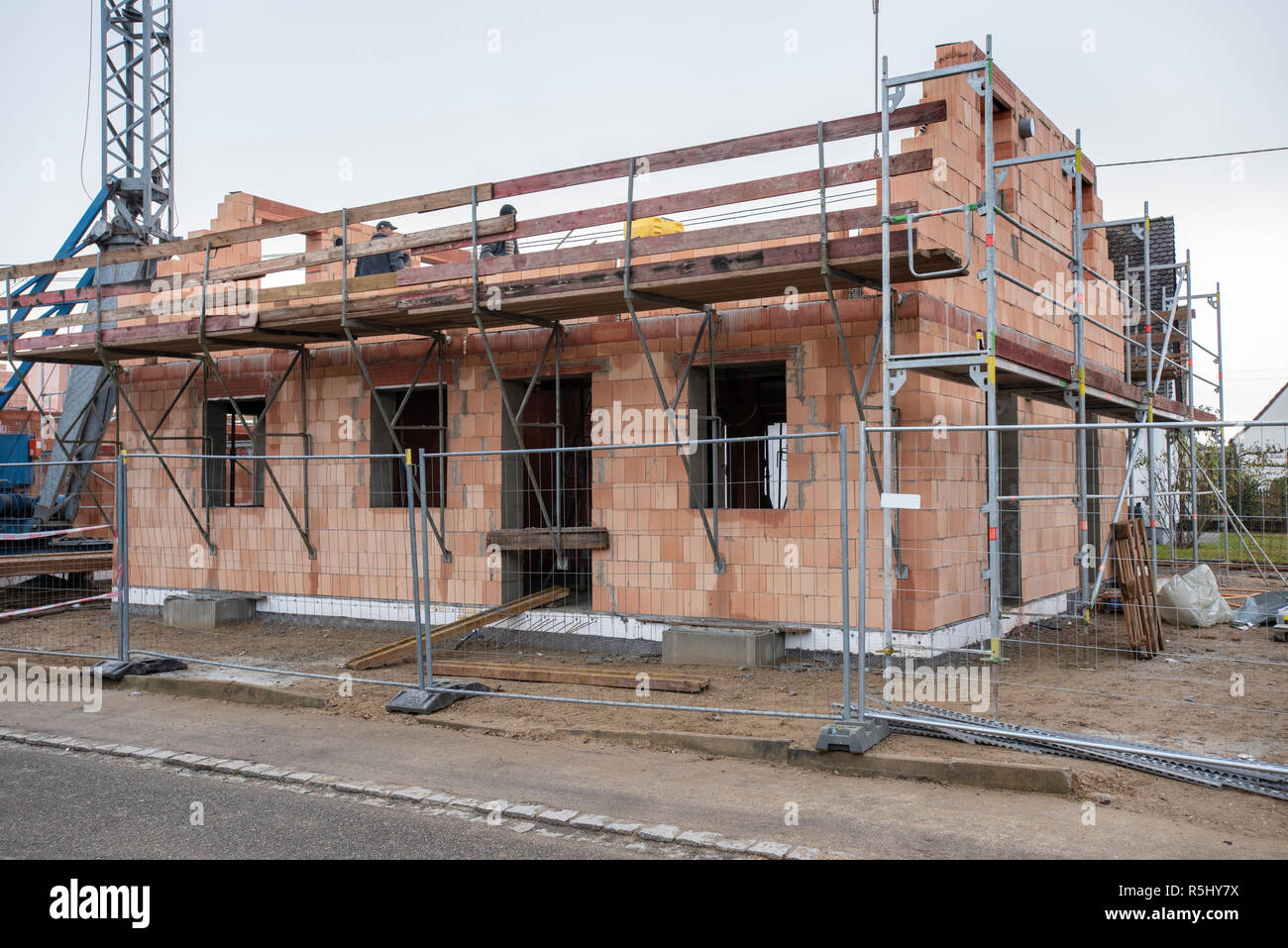 Brick built building construction house hi-res stock photography and ...