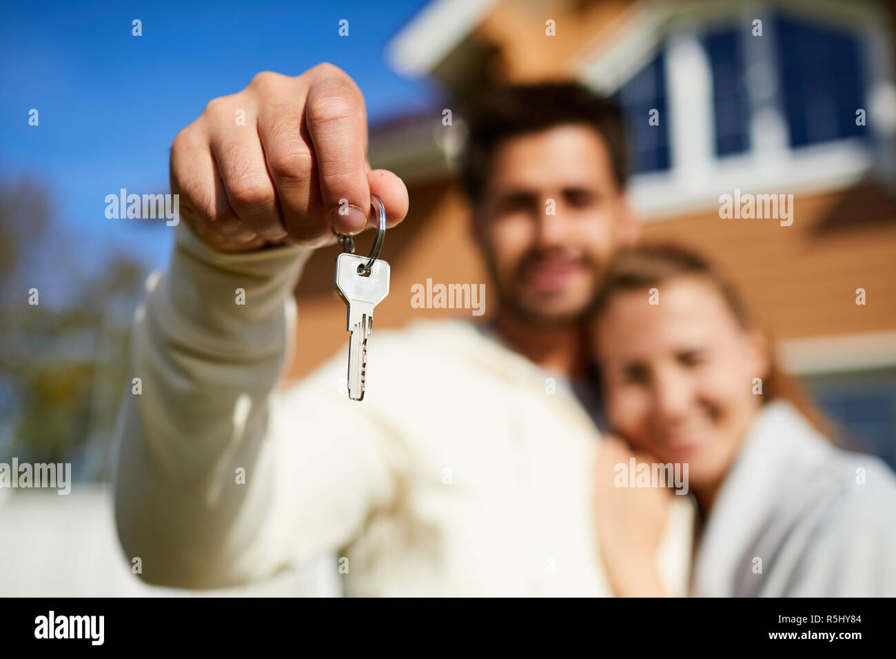 Man woman couple house residence hi-res stock photography and images ...