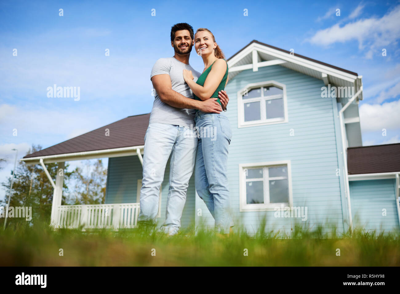 Man woman couple house residence hi-res stock photography and images ...