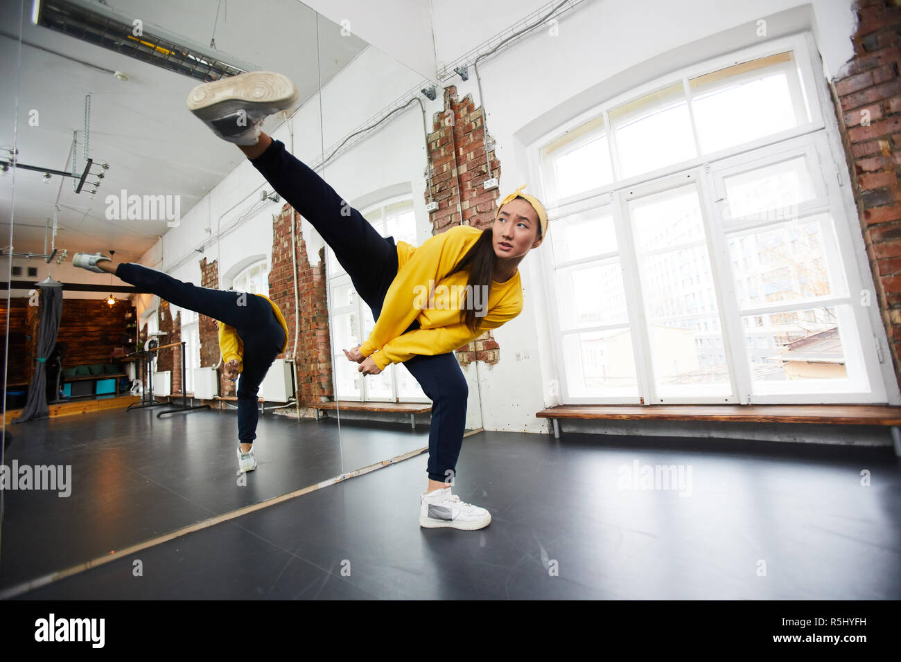 Hip hop dance Stock Photo - Alamy