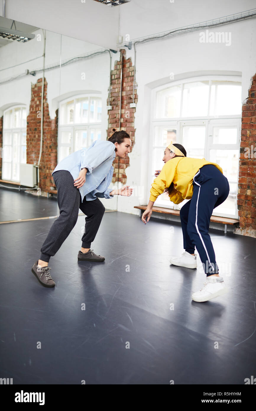 Lesson of breakdance Stock Photo - Alamy