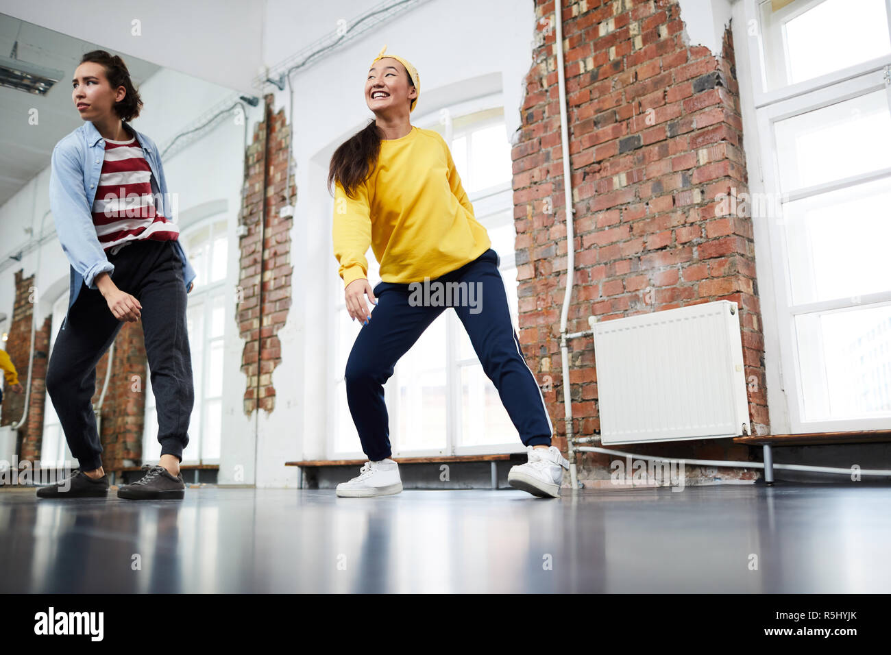 Performers practice hi-res stock photography and images - Alamy