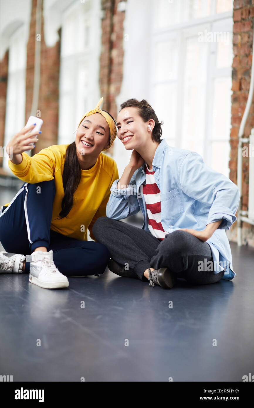 Studio selfie hi-res stock photography and images - Alamy