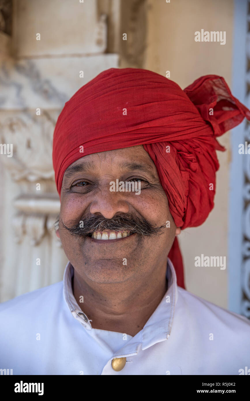 Servant india hi-res stock photography and images - Alamy