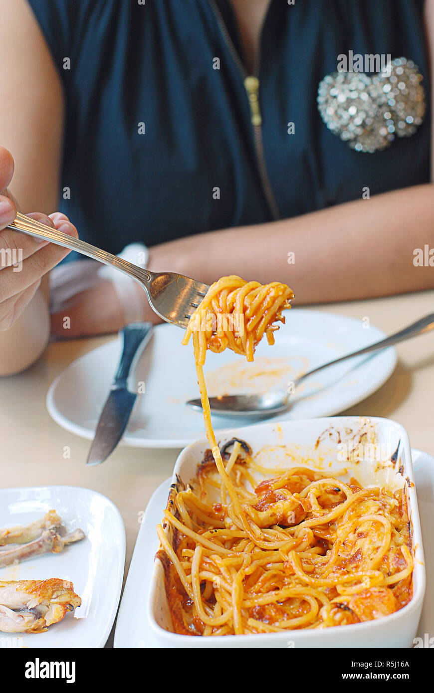 woman eat spaghetti with the great flavors Stock Photo - Alamy