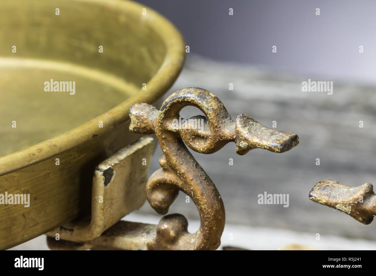Old weighing machine scales hi-res stock photography and images - Alamy