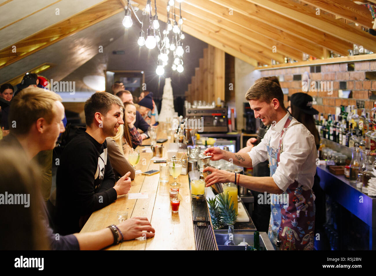 Bartenders occupation hi-res stock photography and images - Alamy