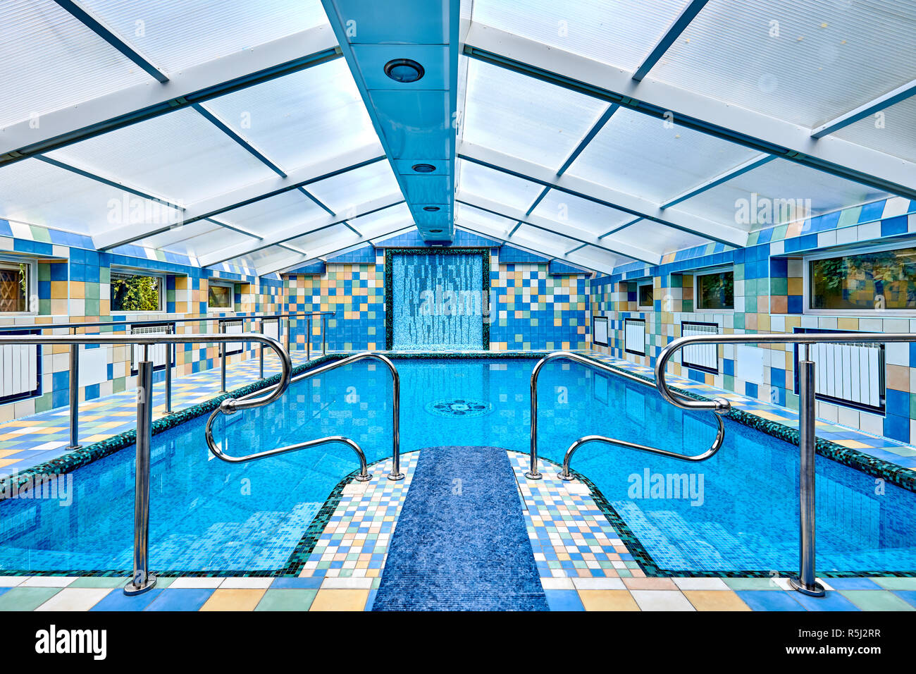 New york luxury swimming pool hi-res stock photography and images - Alamy