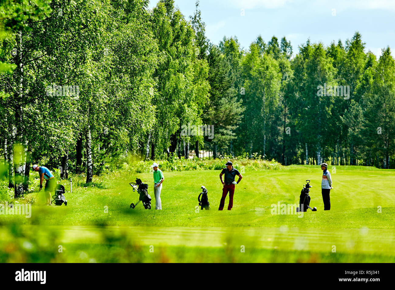 Goldbackground hi-res stock photography and images - Alamy
