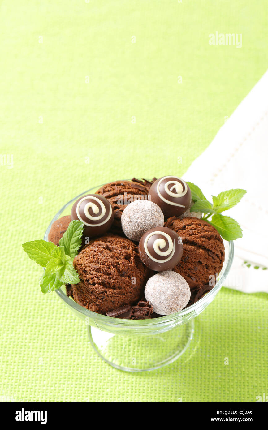 Ice cream coupe hi-res stock photography and images - Alamy