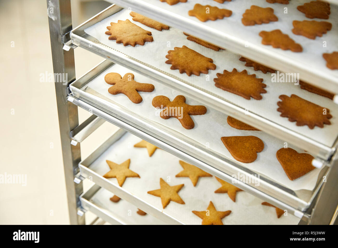 Food Shelves Display Sale High Resolution Stock Photography and Images ...
