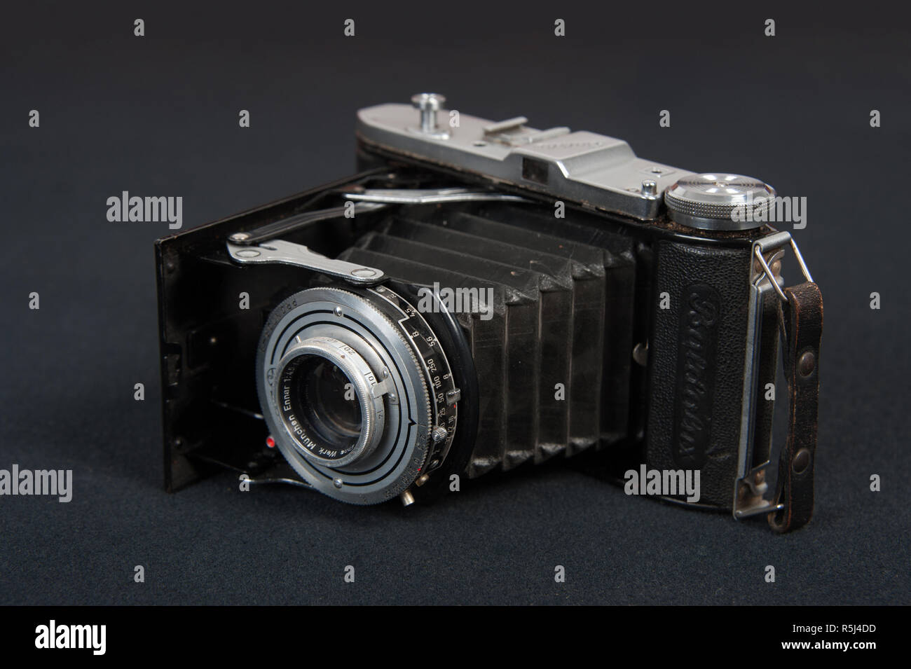 Ball bearing shutter hi-res stock photography and images - Alamy