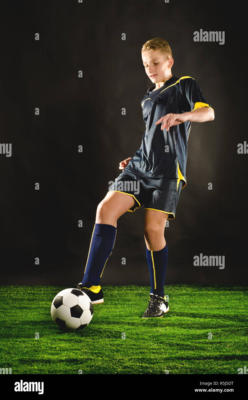 Teen boy playing soccer hi-res stock photography and images - Alamy