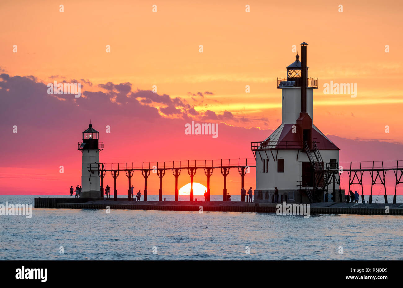 St. joseph north pier lighthouse sunset hi-res stock photography and ...
