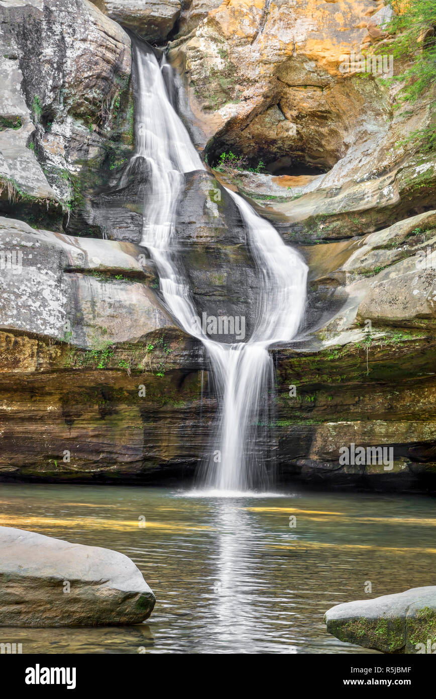 Cedar Falls, a beautiful waterfall in the Hocking Hills of Ohio, splits ...