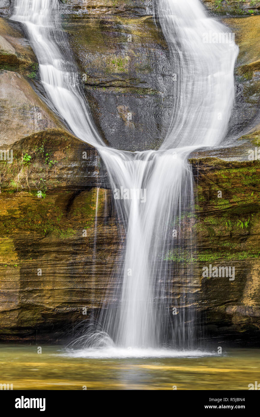 Cedar Falls, a beautiful waterfall in the Hocking Hills of Ohio, splits ...