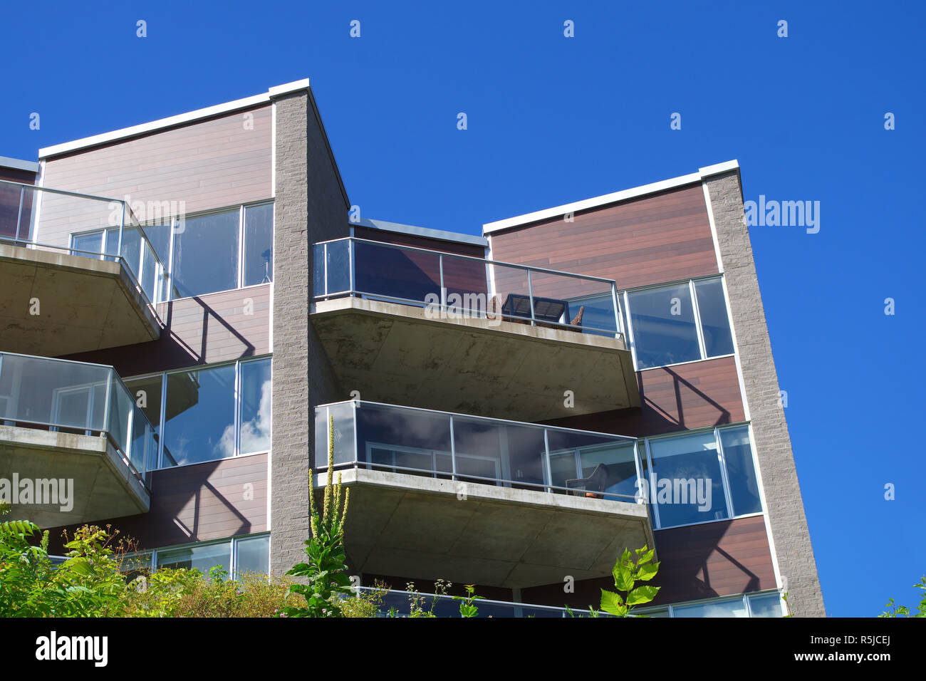 Glass lookout railing hi-res stock photography and images - Alamy