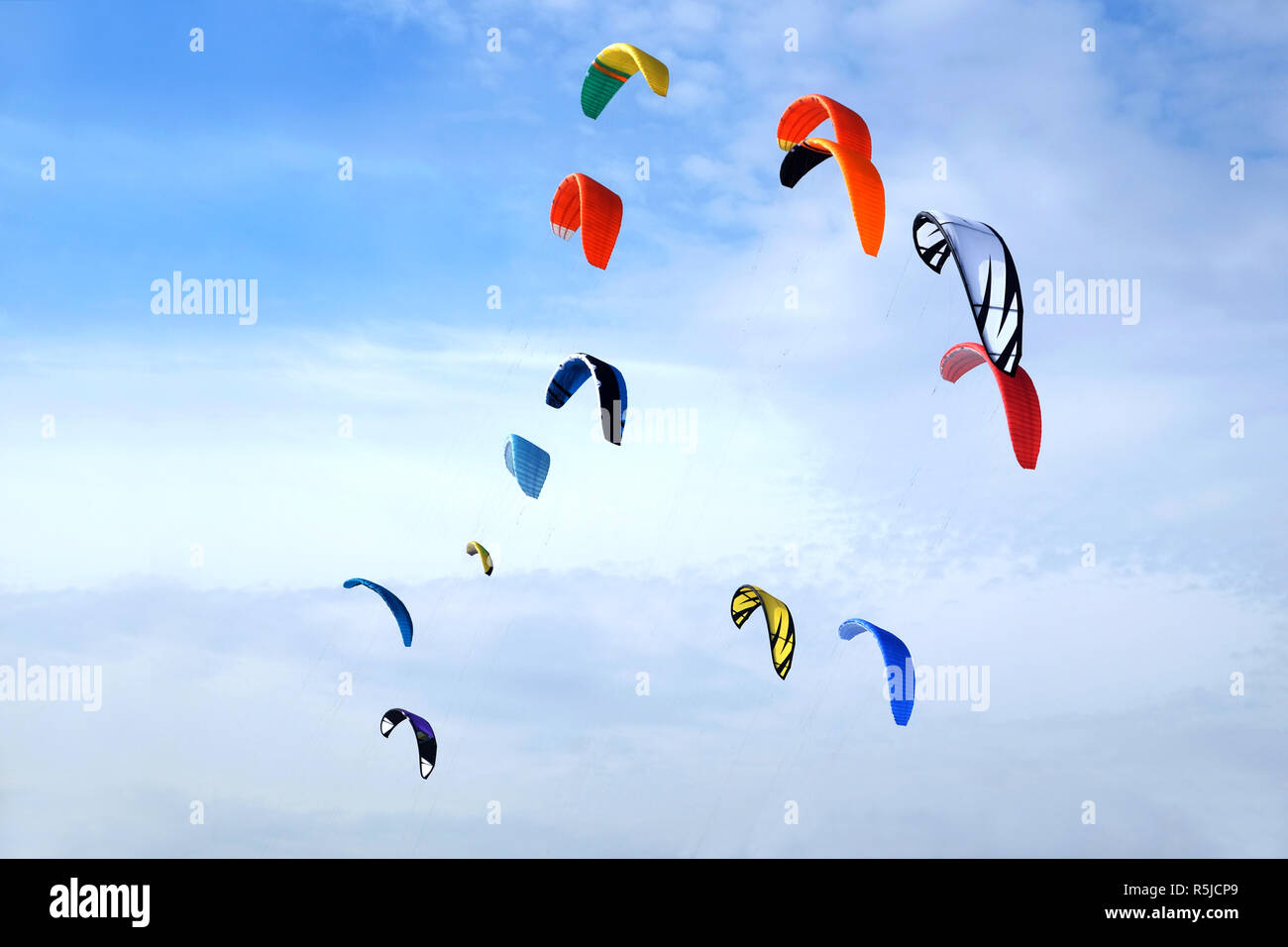 Windy day kites hi-res stock photography and images - Alamy