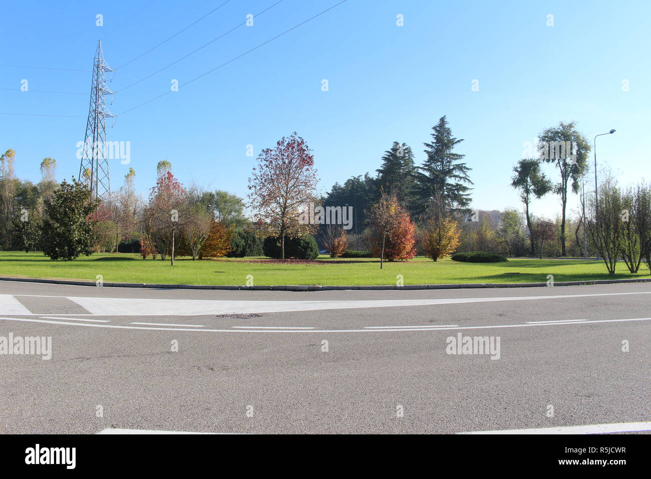 Intersection roundabout australia hi-res stock photography and images ...