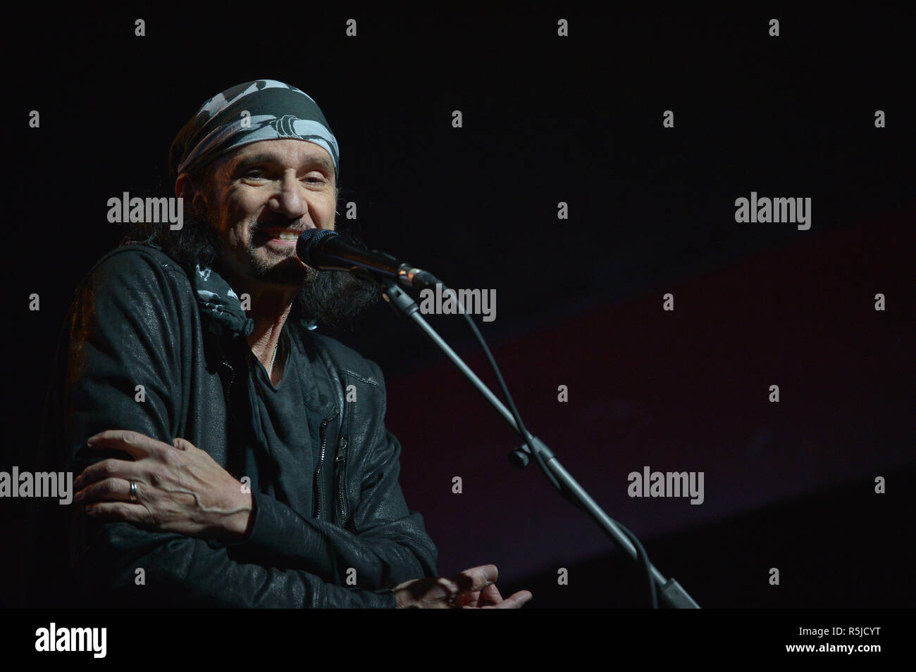 A Very Special Evening performance by Bruce Kulick, along with Todd ...