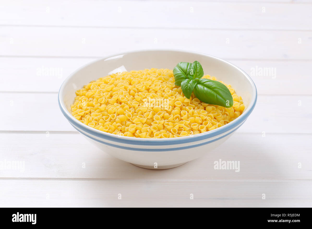 small pasta shells Stock Photo - Alamy