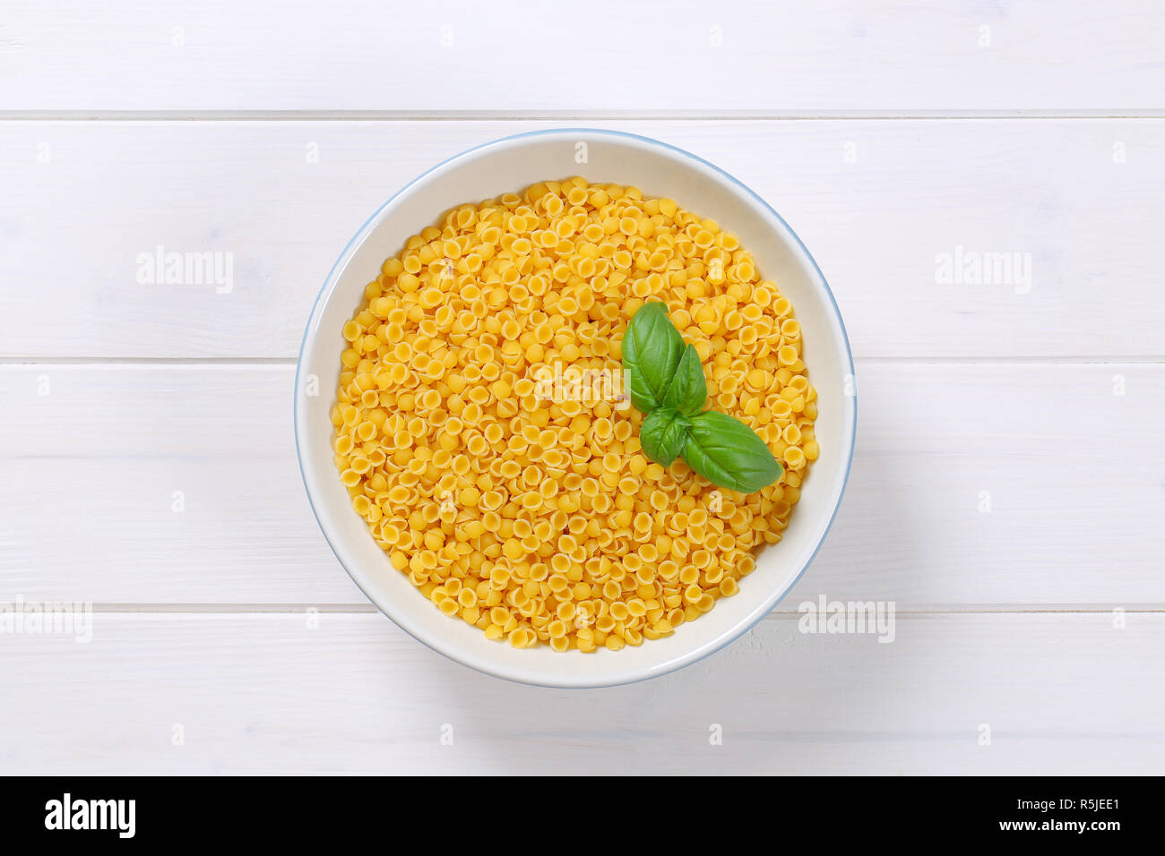 small pasta shells Stock Photo - Alamy