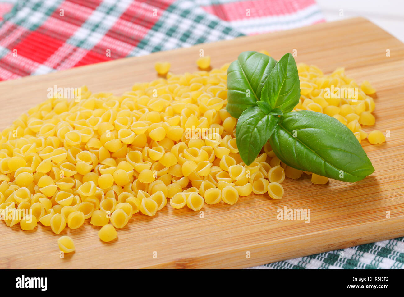 small pasta shells Stock Photo - Alamy