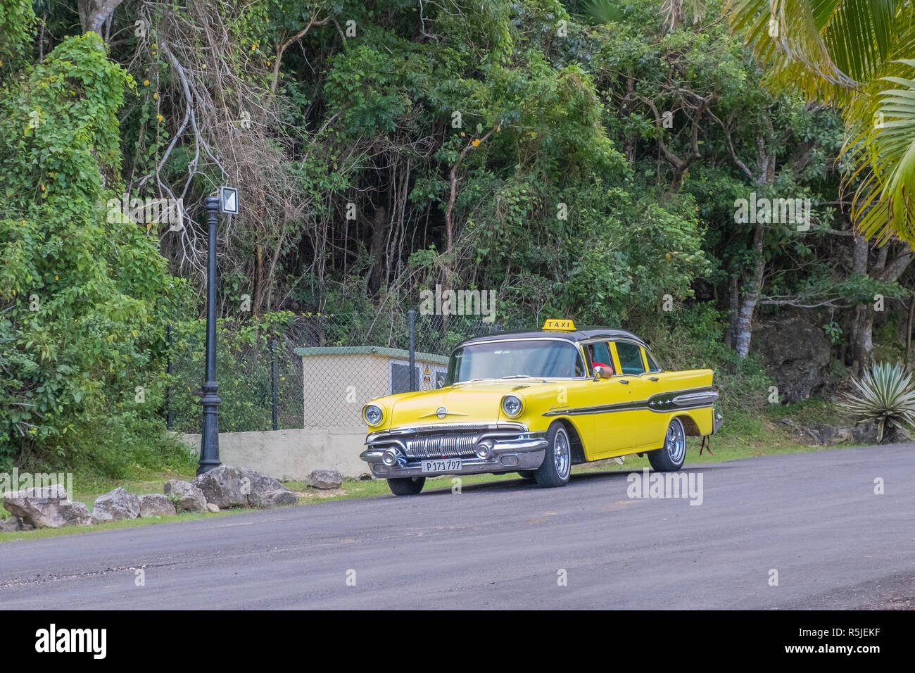 Vintage 1957 Pontiac Laurention taxi parked near Jibacoa Cuba Stock ...