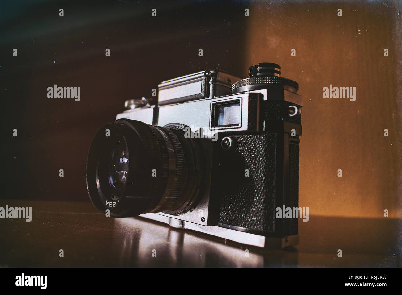 Analog film camera hi-res stock photography and images - Alamy