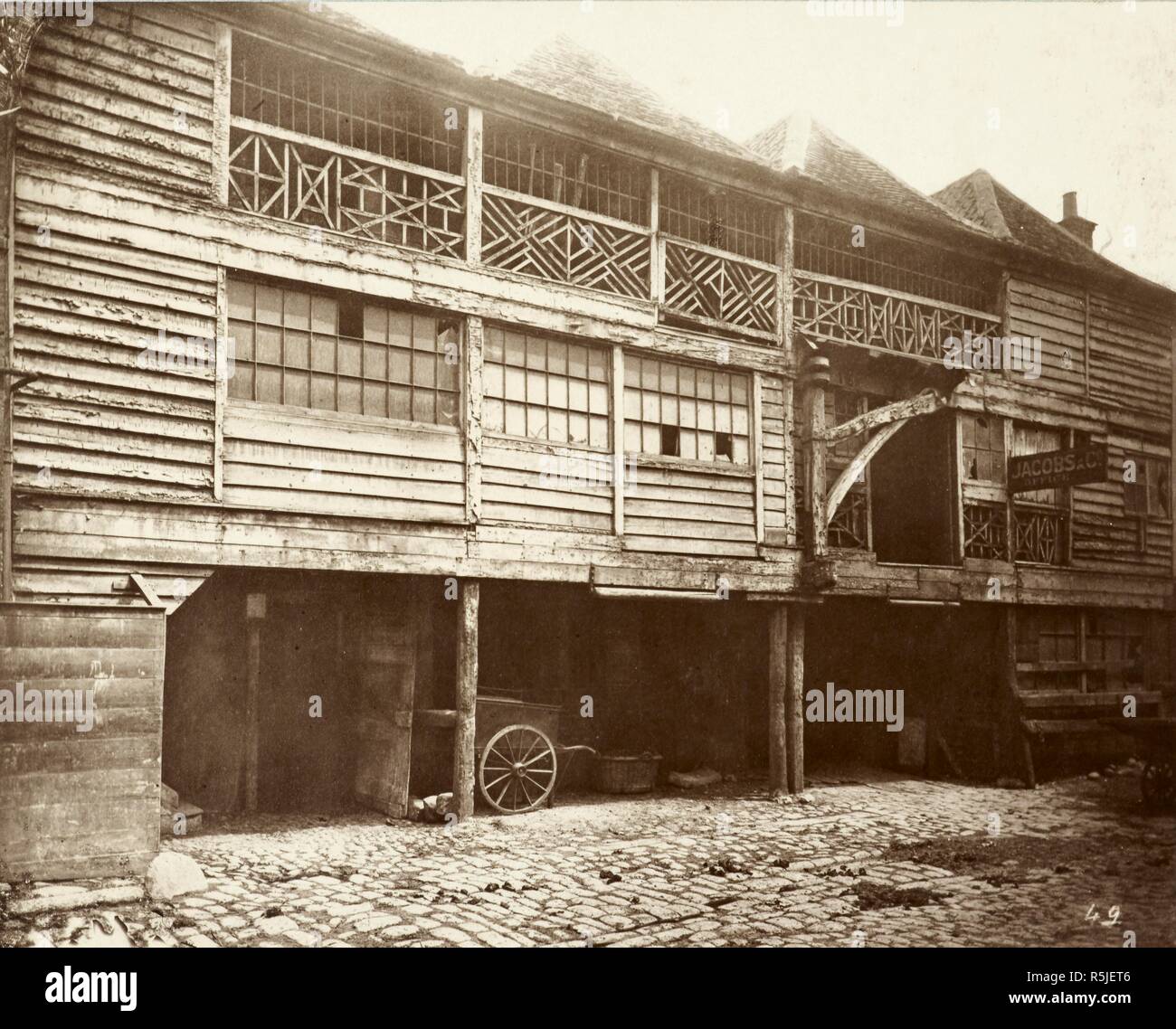 Old kings head yard hi-res stock photography and images - Alamy