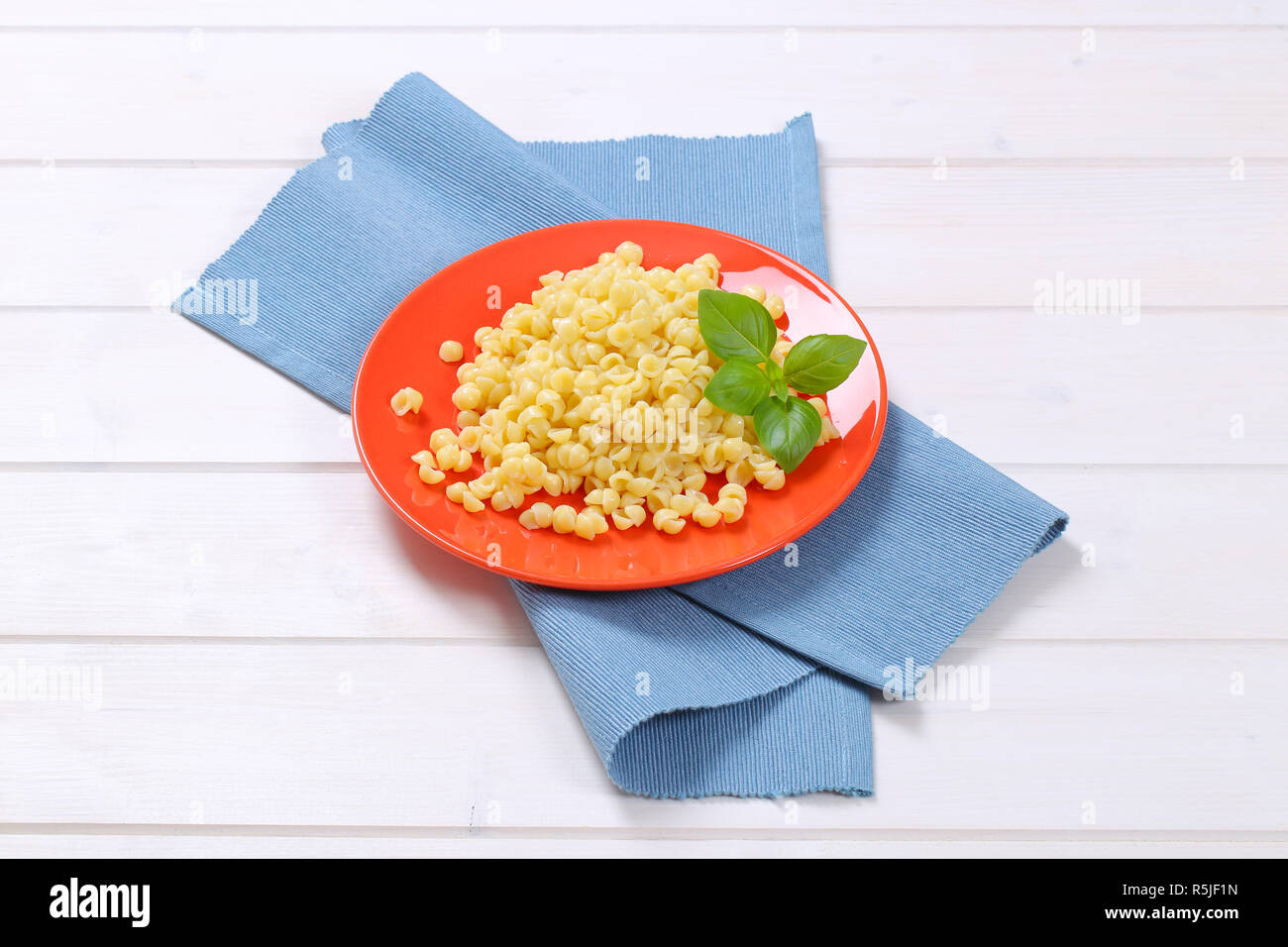 small pasta shells Stock Photo - Alamy