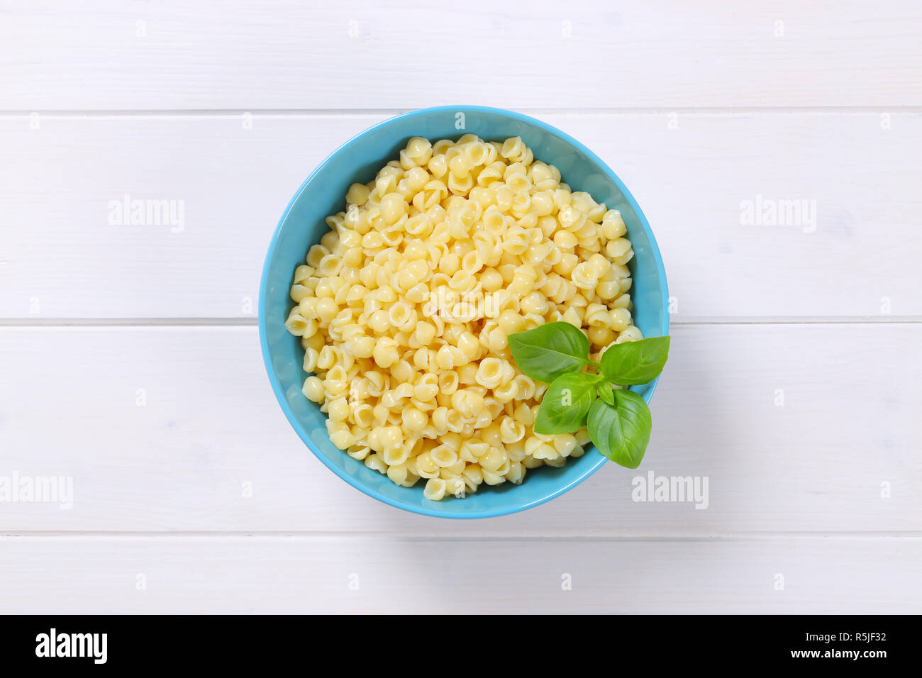 small pasta shells Stock Photo - Alamy