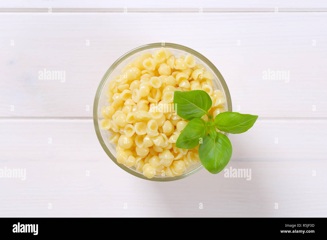 small pasta shells Stock Photo - Alamy