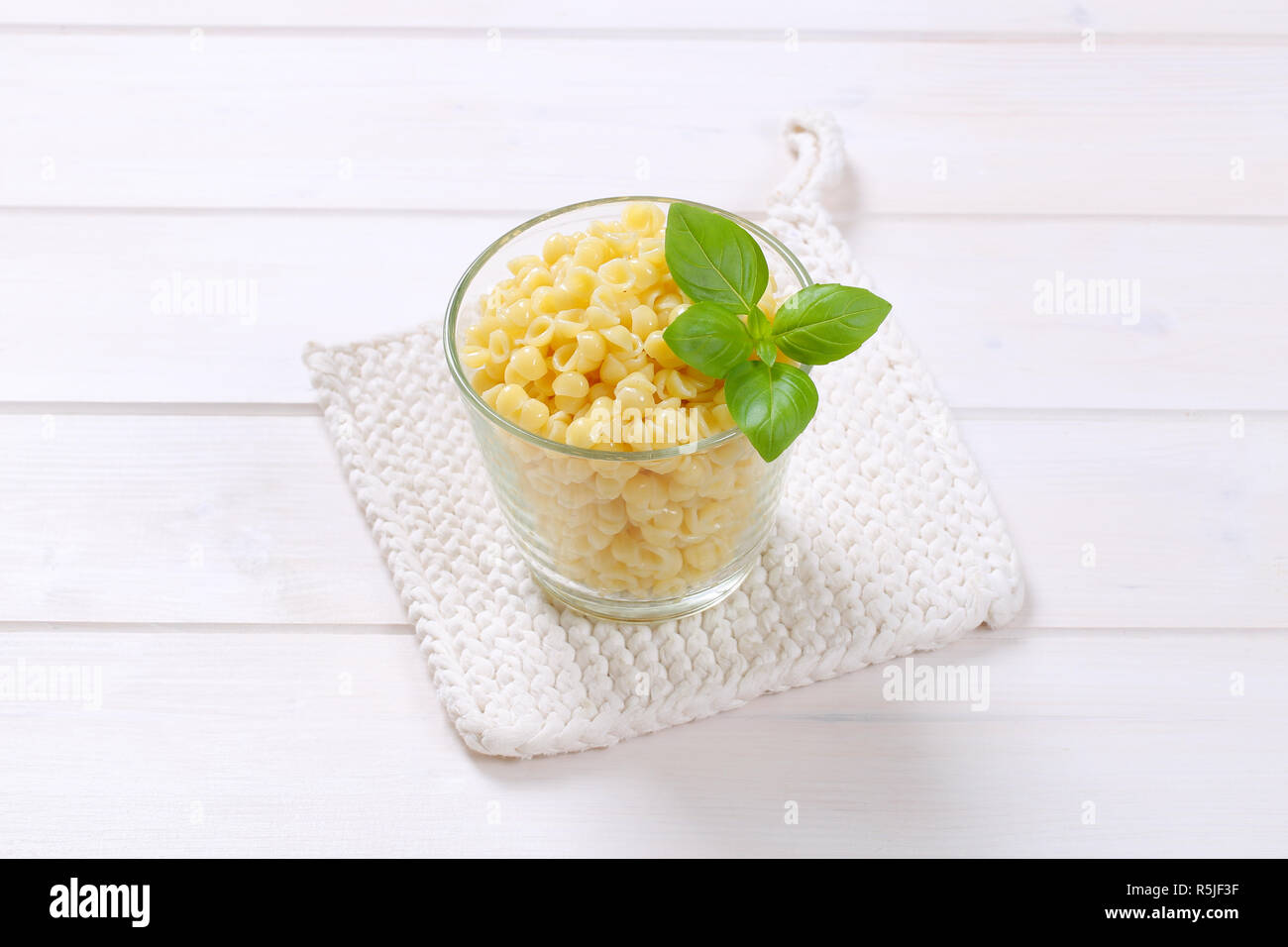 small pasta shells Stock Photo - Alamy