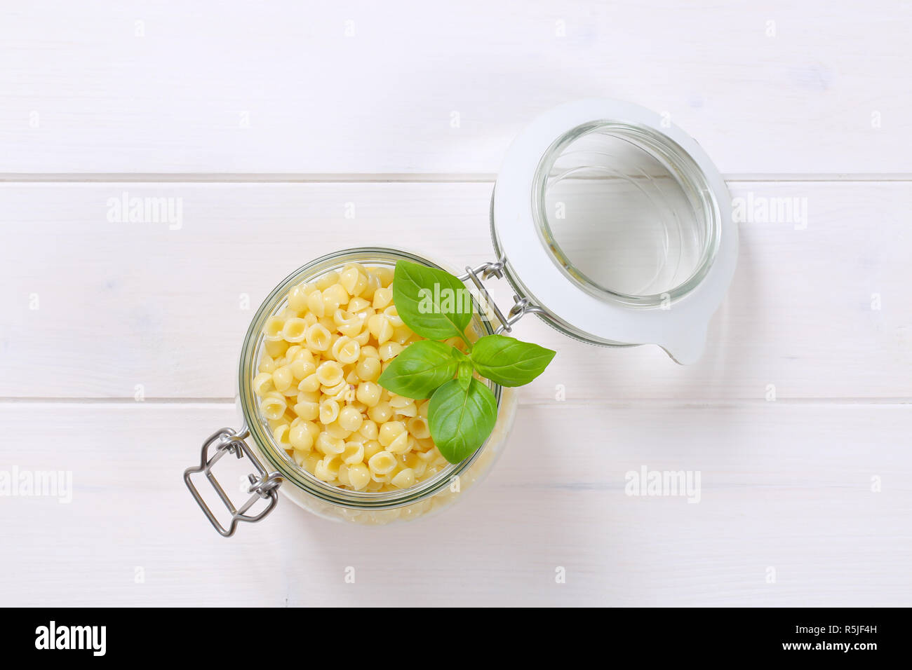 small pasta shells Stock Photo - Alamy