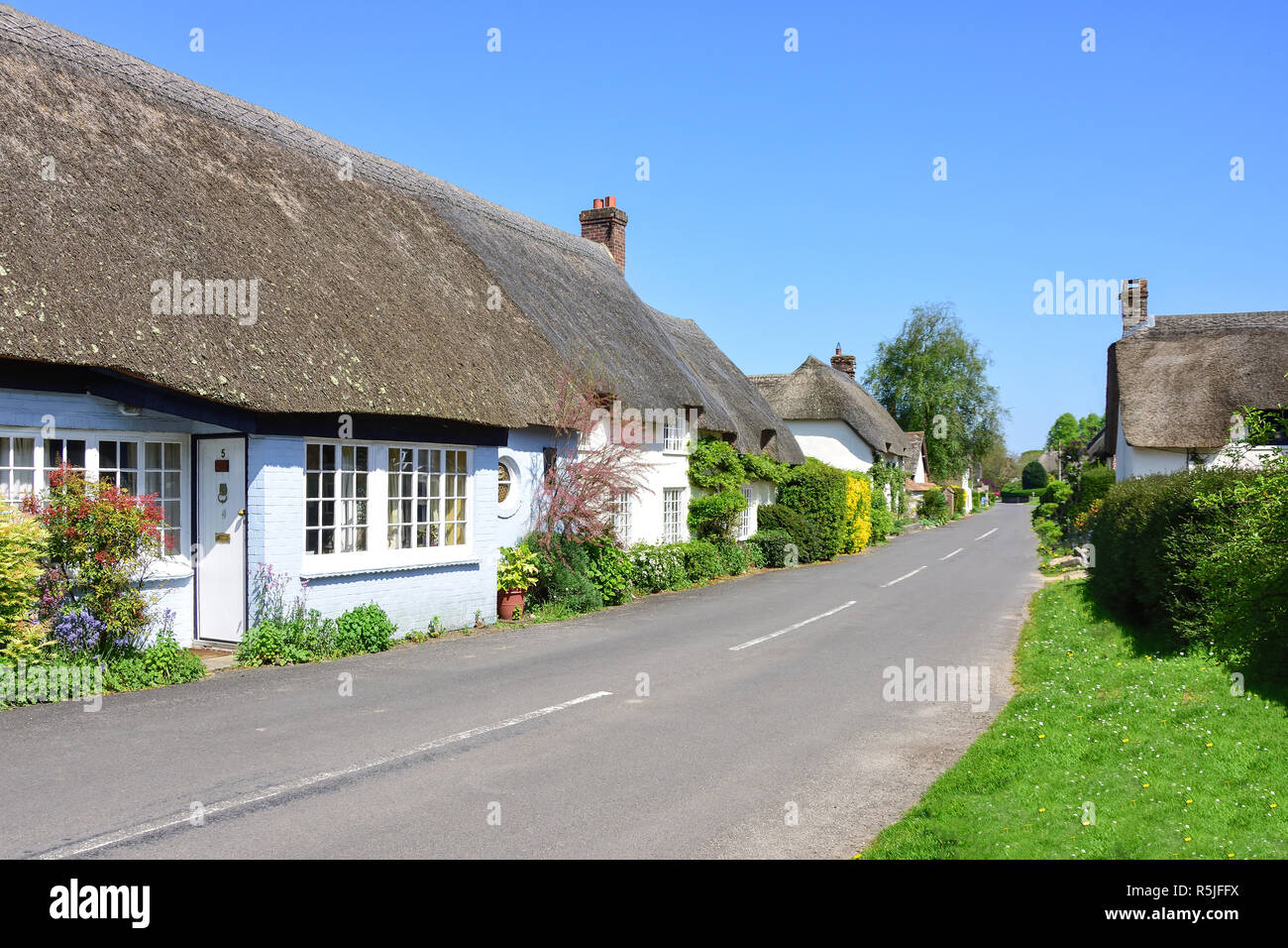 Briantspuddle village hi-res stock photography and images - Alamy