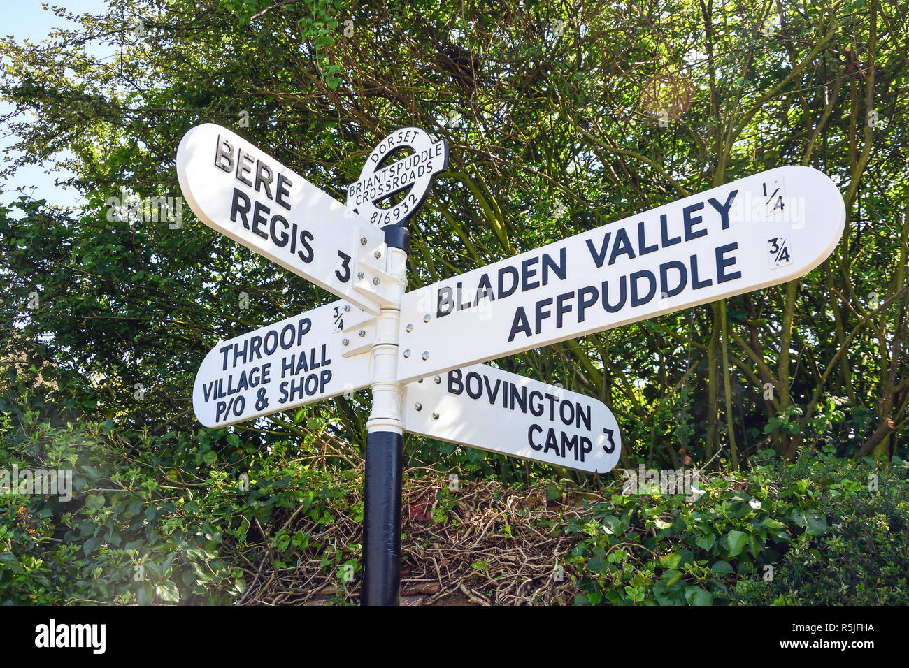 British raod signs hi-res stock photography and images - Alamy