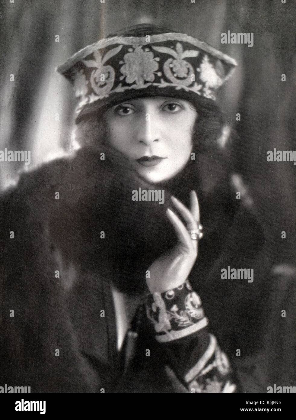 Hazel, Lady Lavery (1880-1935). Museum: PRIVATE COLLECTION. Author ...