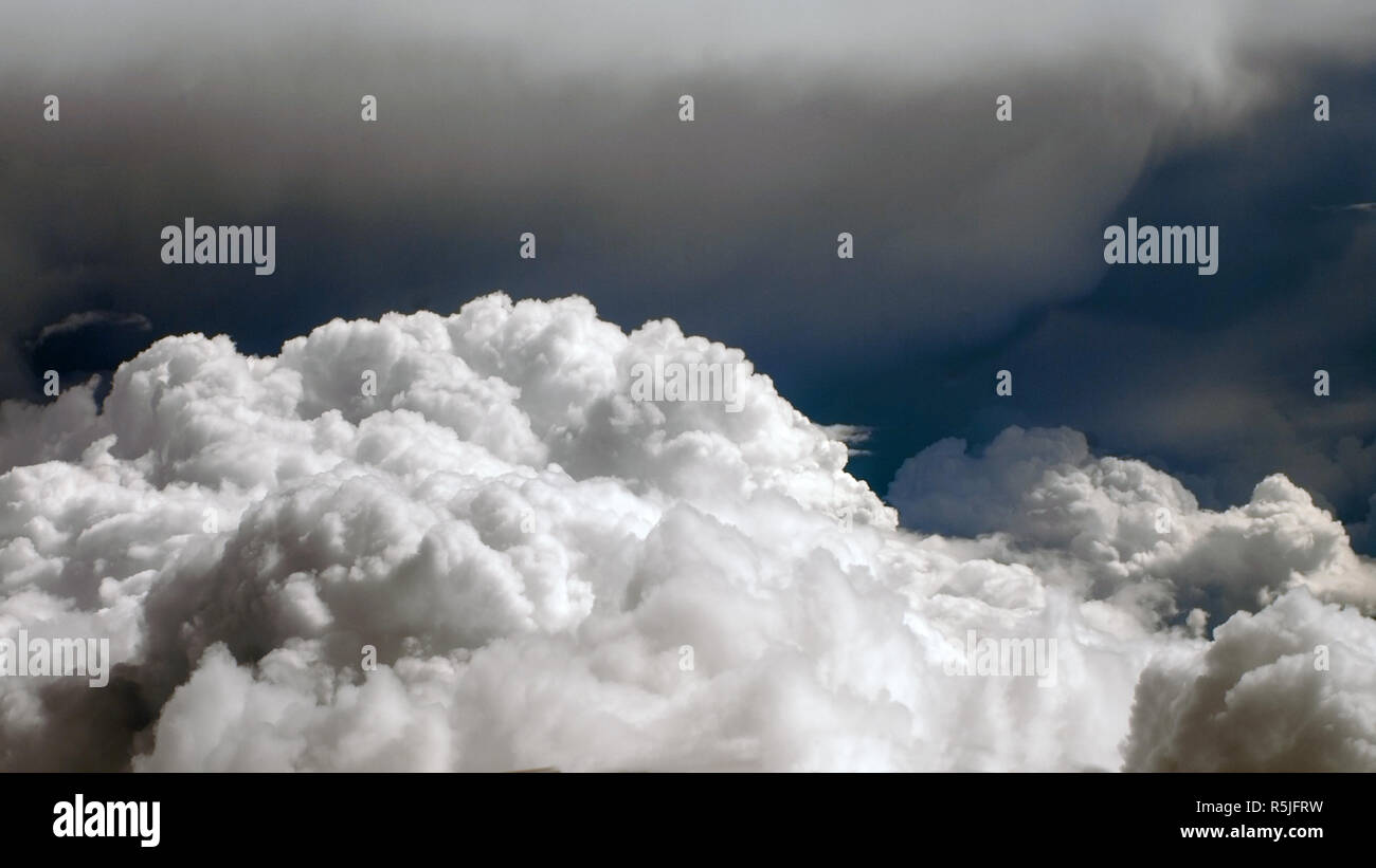 Dark storm cloud before hi-res stock photography and images - Alamy