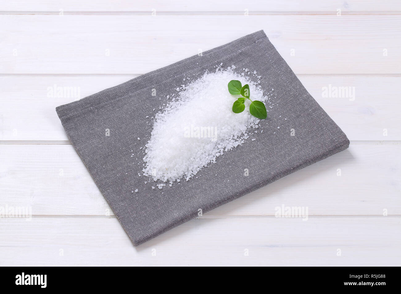 coarse grained salt Stock Photo - Alamy