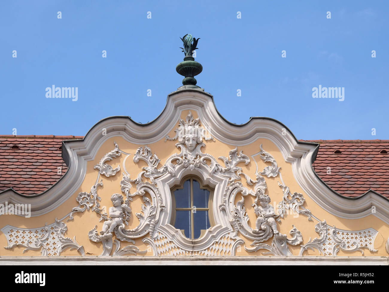 Rococo style of architecture hi-res stock photography and images - Alamy