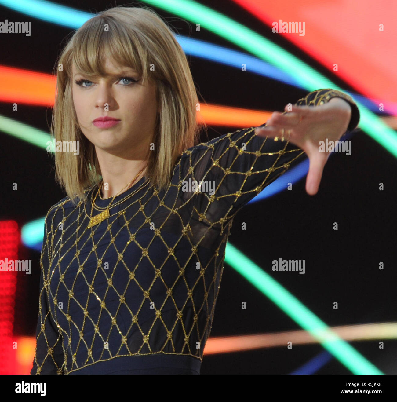 NEW YORK, NY - OCTOBER 30: Taylor Swift performs on ABC's 'Good Morning ...