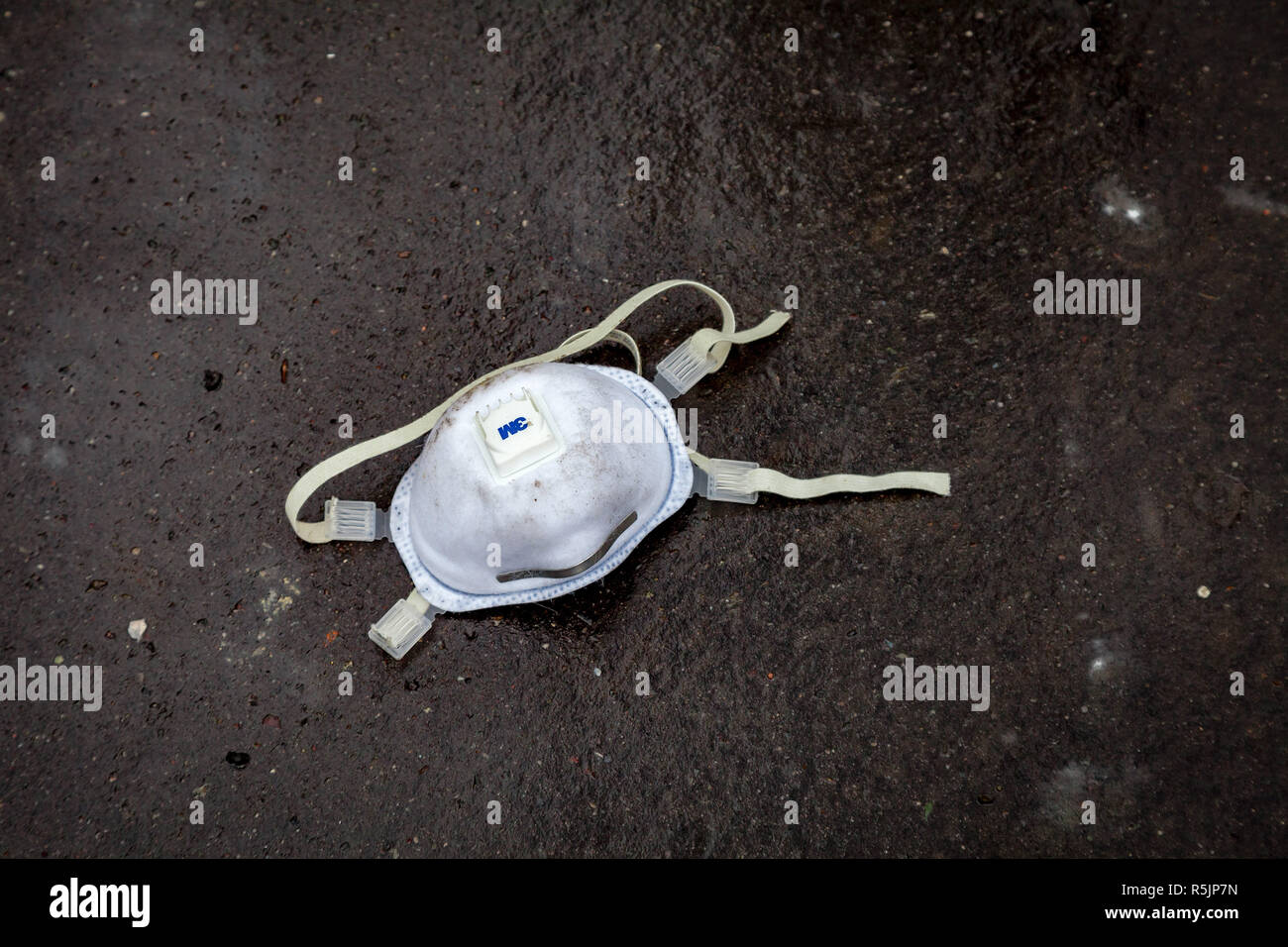 French gas mask hi-res stock photography and images - Alamy