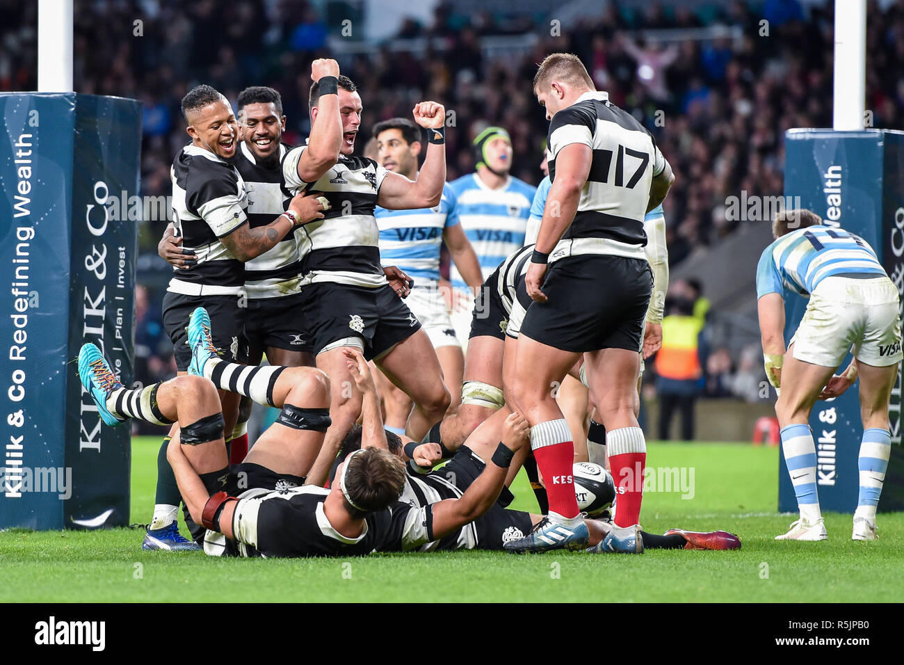 Twickenham, UK. 1st December 2018. Jesse Kriel of Barbarians (centre ...