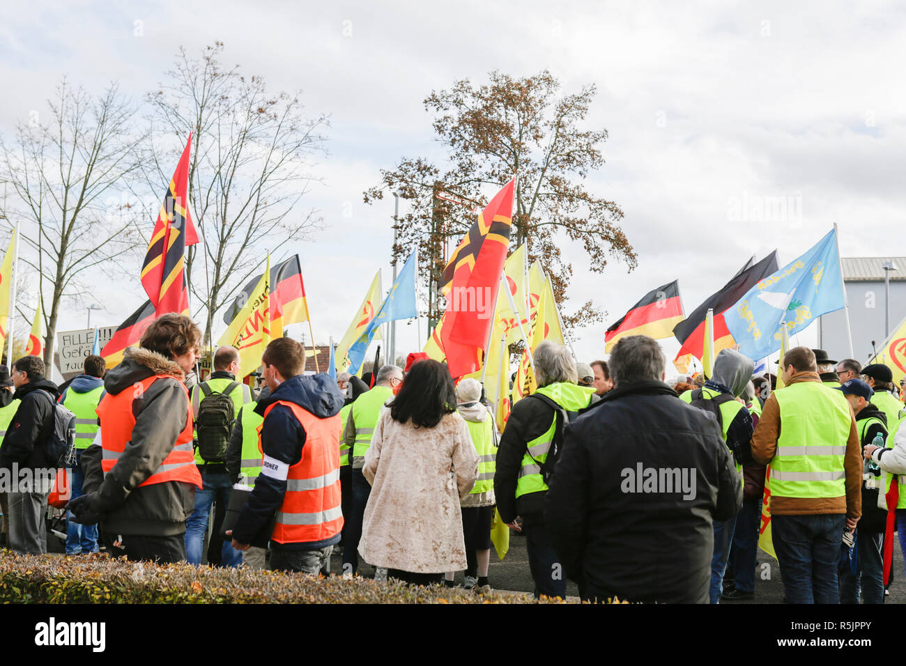 Year movement of yellow vests hi-res stock photography and images - Alamy