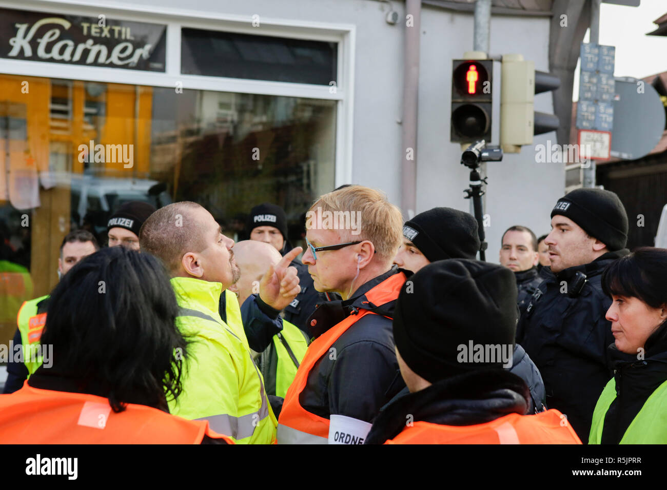 Year movement of yellow vests hi-res stock photography and images - Alamy