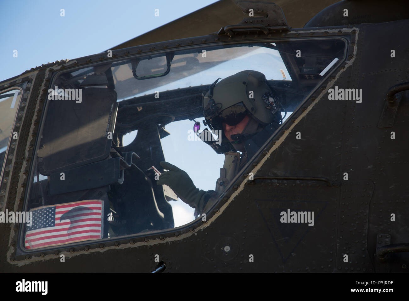 Apache helicopters take off hi-res stock photography and images - Alamy