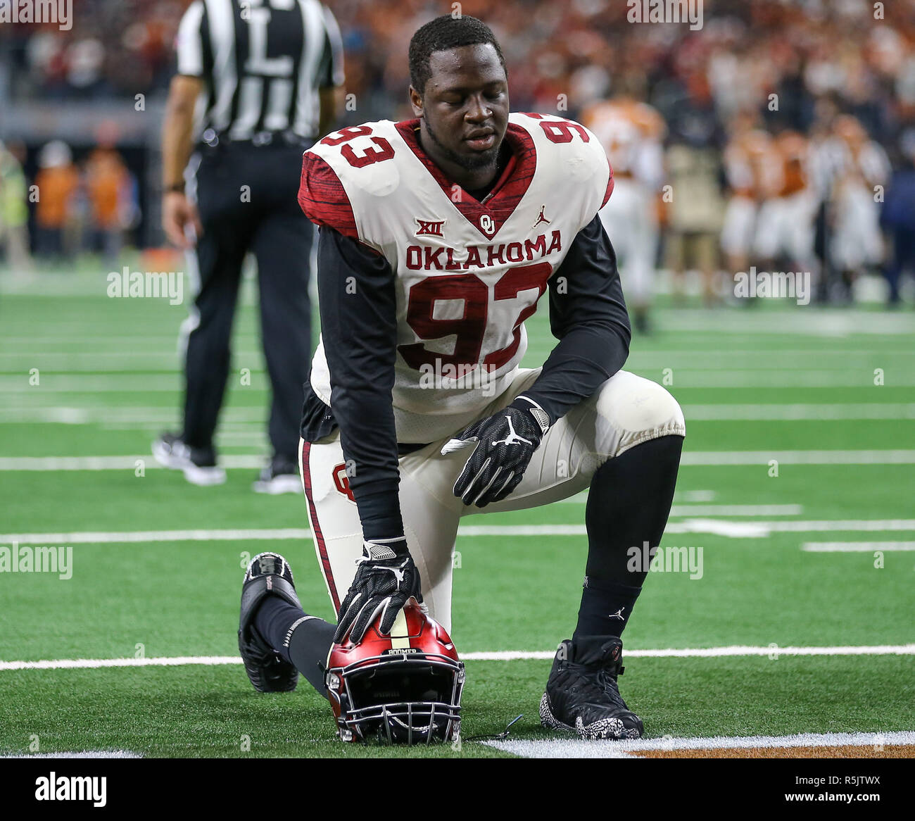 Arlington, Texas, USA. 1st Dec, 2018. Oklahoma defensive end Tyreece ...