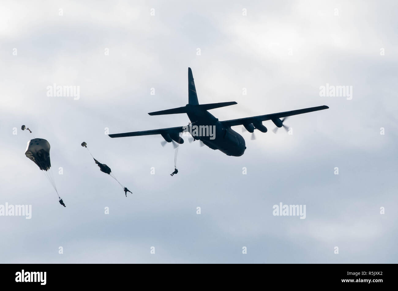 C 130 globemaster hi-res stock photography and images - Alamy